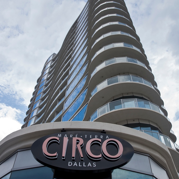 Poolside Luau at Circo Beach